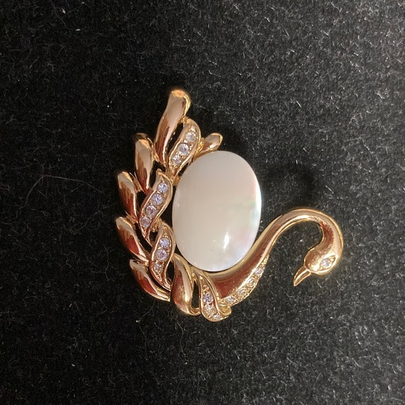 Jewelry | Vintage Gold Tone Swan Pin With Crystals | Poshmark